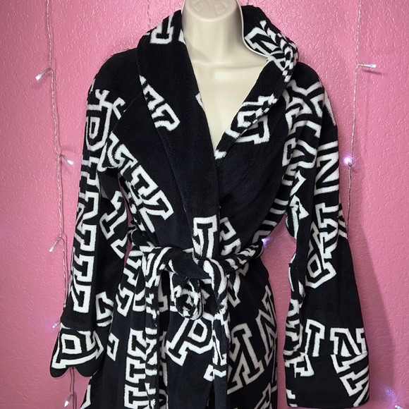 PINK Victoria's Secret | Intimates & Sleepwear | Vs Pink Robe | Poshmark
